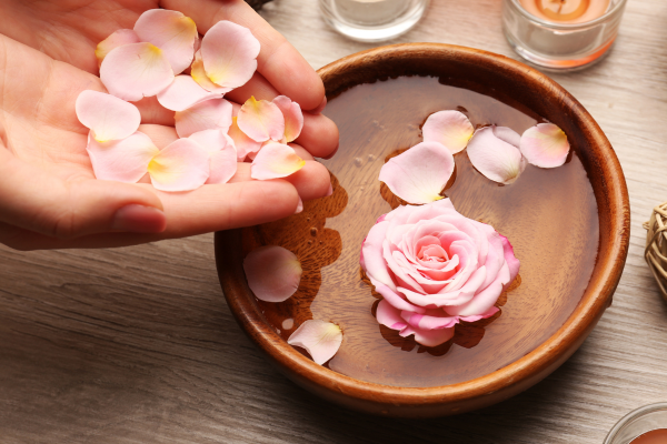 The Science Behind Rose Water and Its Skincare Benefits – Hemsley Organics